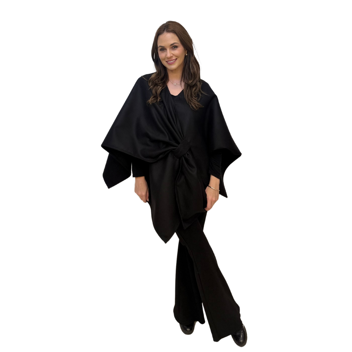 Sofisticación y estilo con la Capa Olivia – Estefania Turbay